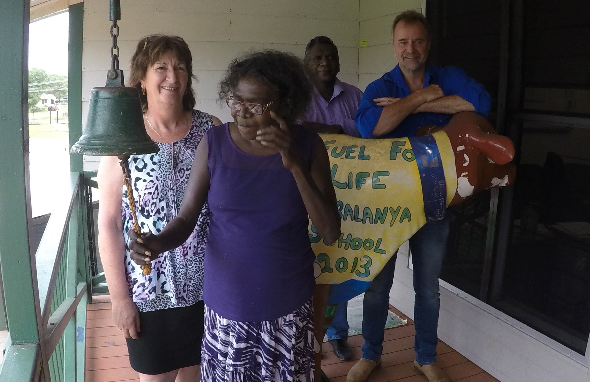 Minister Scullion visits Gunbalanya on the first day of school | Indigenous